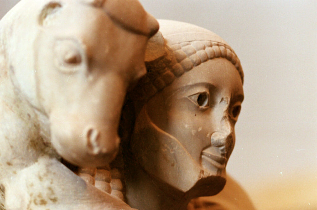The “smile” of statues in the art of archaic Greece
